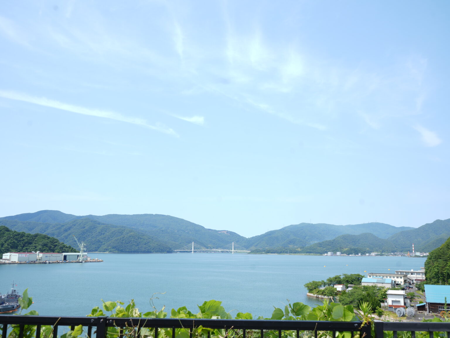 atick | 舞鶴湾を望む高台に誕生した複合施設「atick（アティック）」。隠れ家的空間でお買い物や体験をお楽しみいただけます。