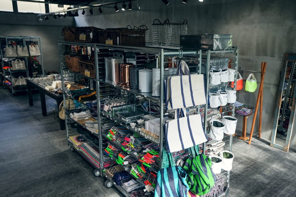 atick | 舞鶴湾を望む高台に誕生した複合施設「atick（アティック）」。隠れ家的空間でお買い物や体験をお楽しみいただけます。