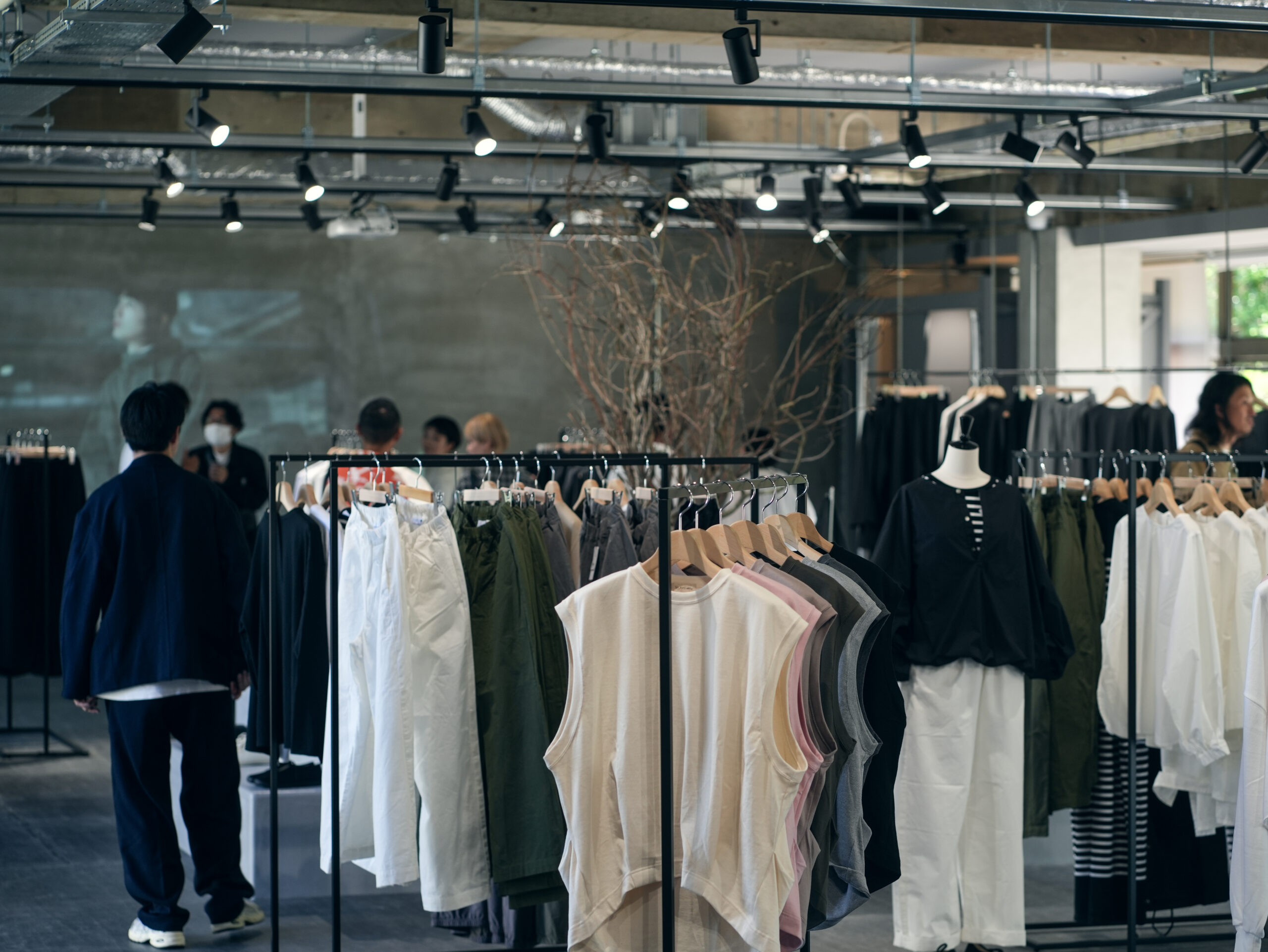 atick | 舞鶴湾を望む高台に誕生した複合施設「atick（アティック）」。隠れ家的空間でお買い物や体験をお楽しみいただけます。